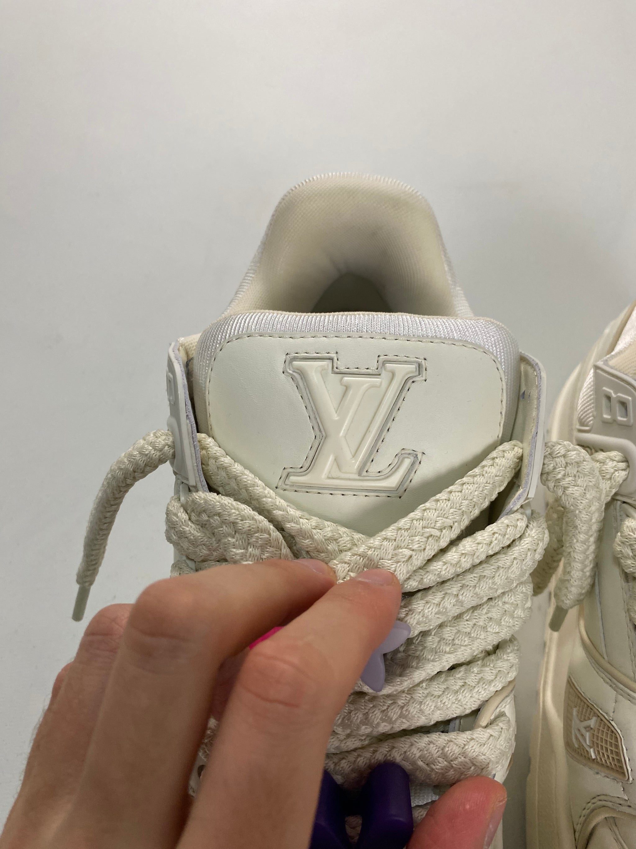 LV AW22 Maxi Trainer sneakers in all white SZ:LV7 – Bankofgrails